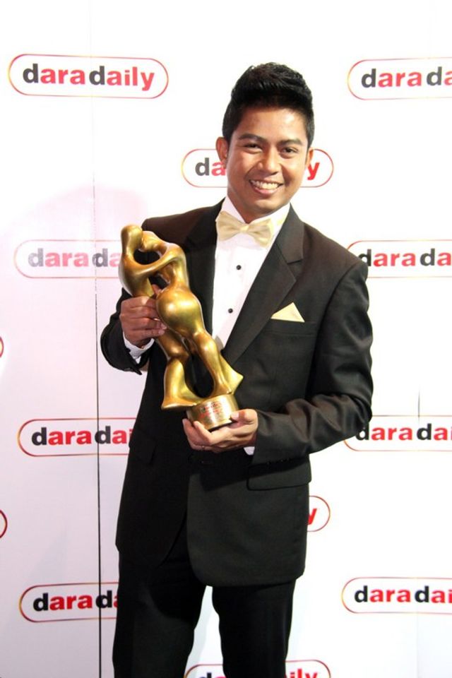 ข่าวช่อง 7 สี รับรางวัล ยอดเยี่ยมแห่งปี 2015 จากการประกาศผลรางวัล Daradaily The Great Awards 5