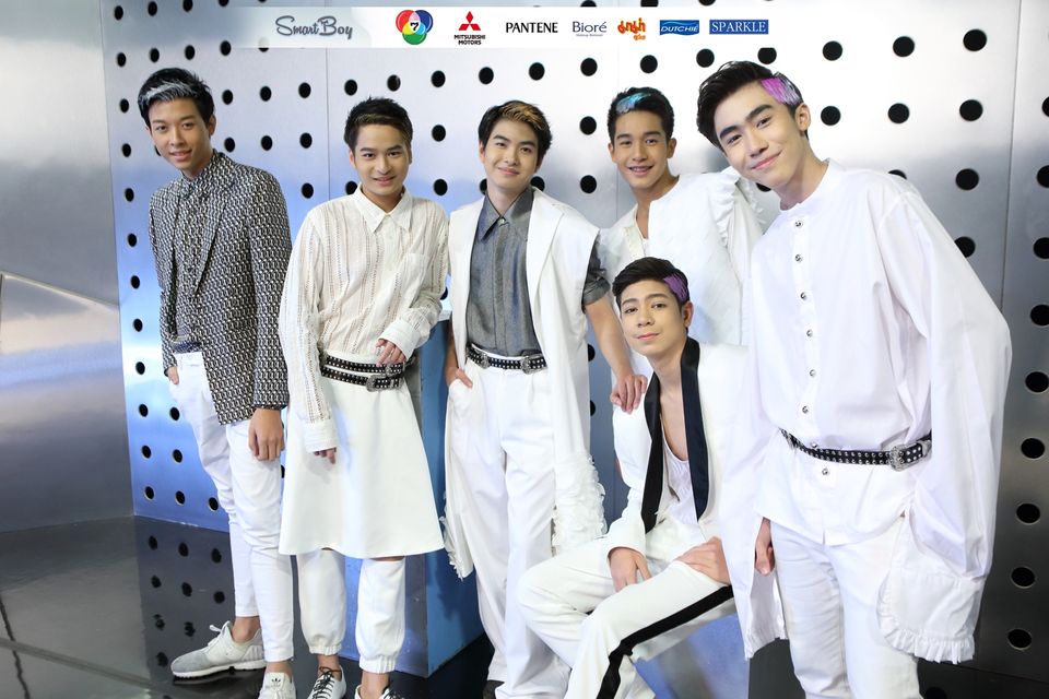 ข่าวเบื้องหลังการถ่ายทำสูจิบัตร 12 หนุ่มหล่อ Smart Boy 2018